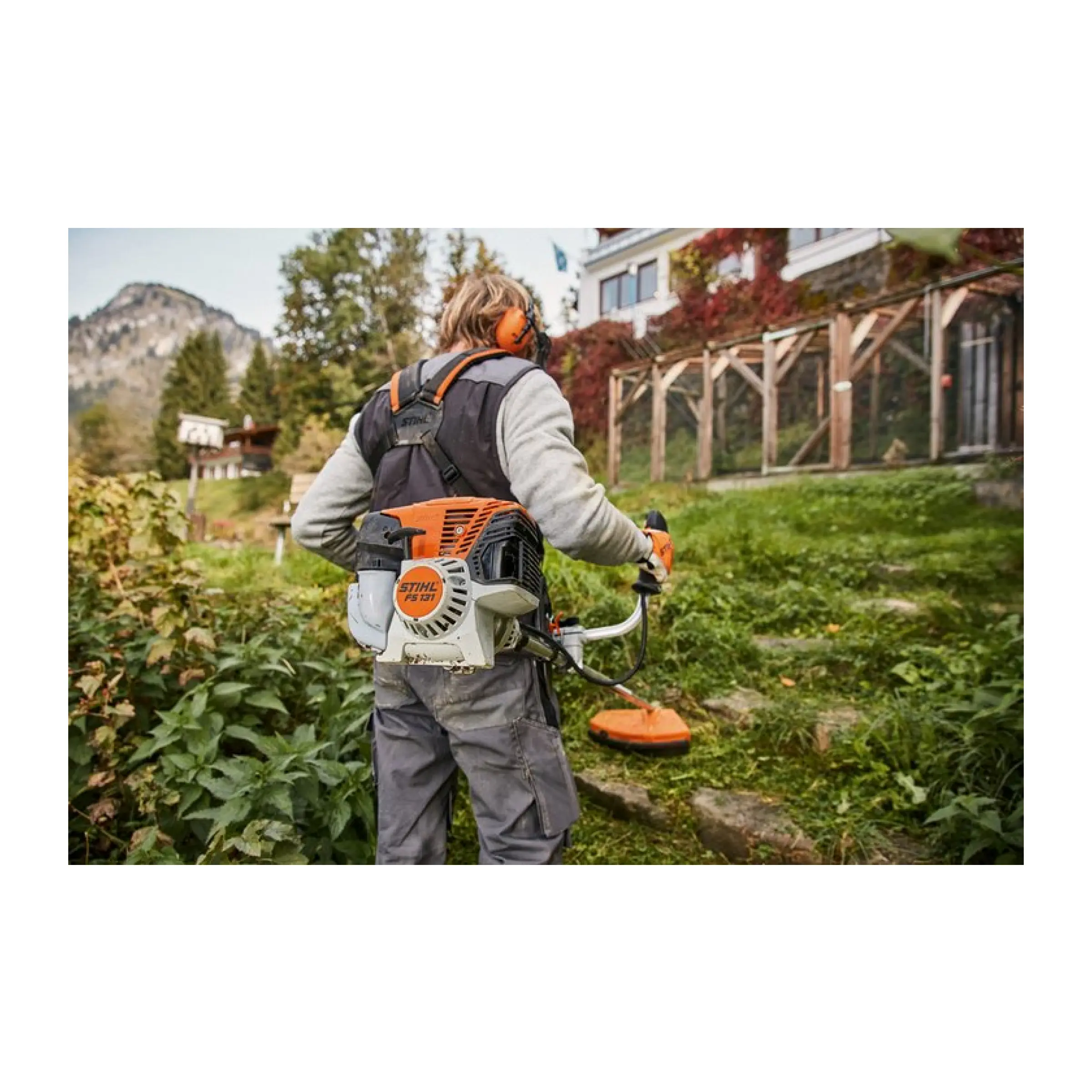 Motocoasa STIHL FS 131 - Putere si Eficienta pentru Terenuri Dificile